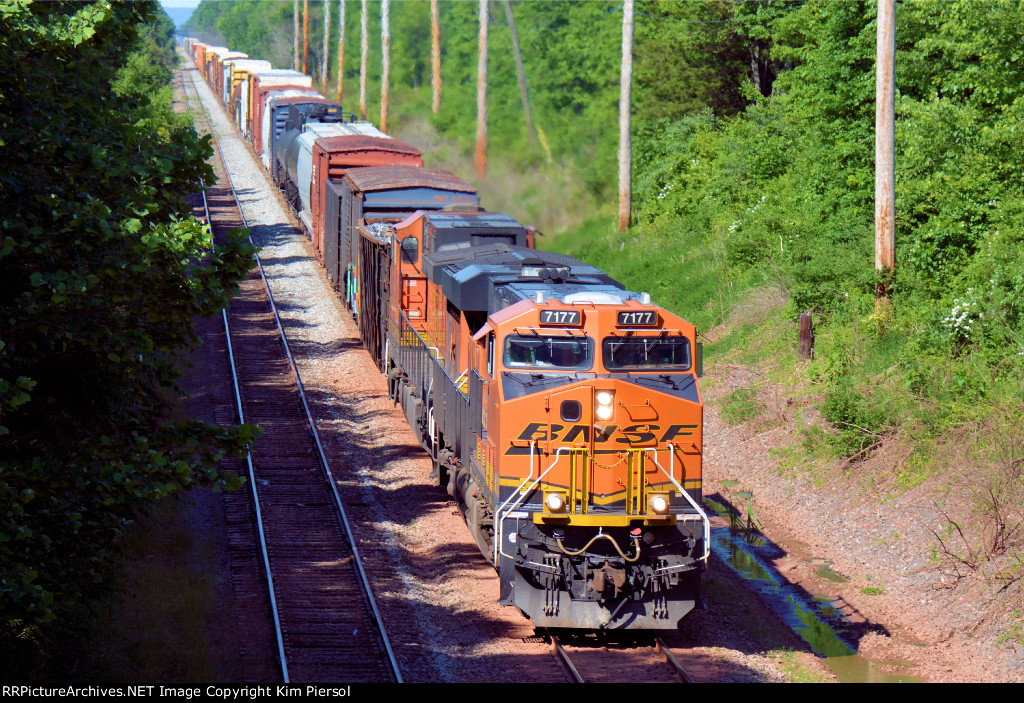 BNSF 7177 CSX Train Q417